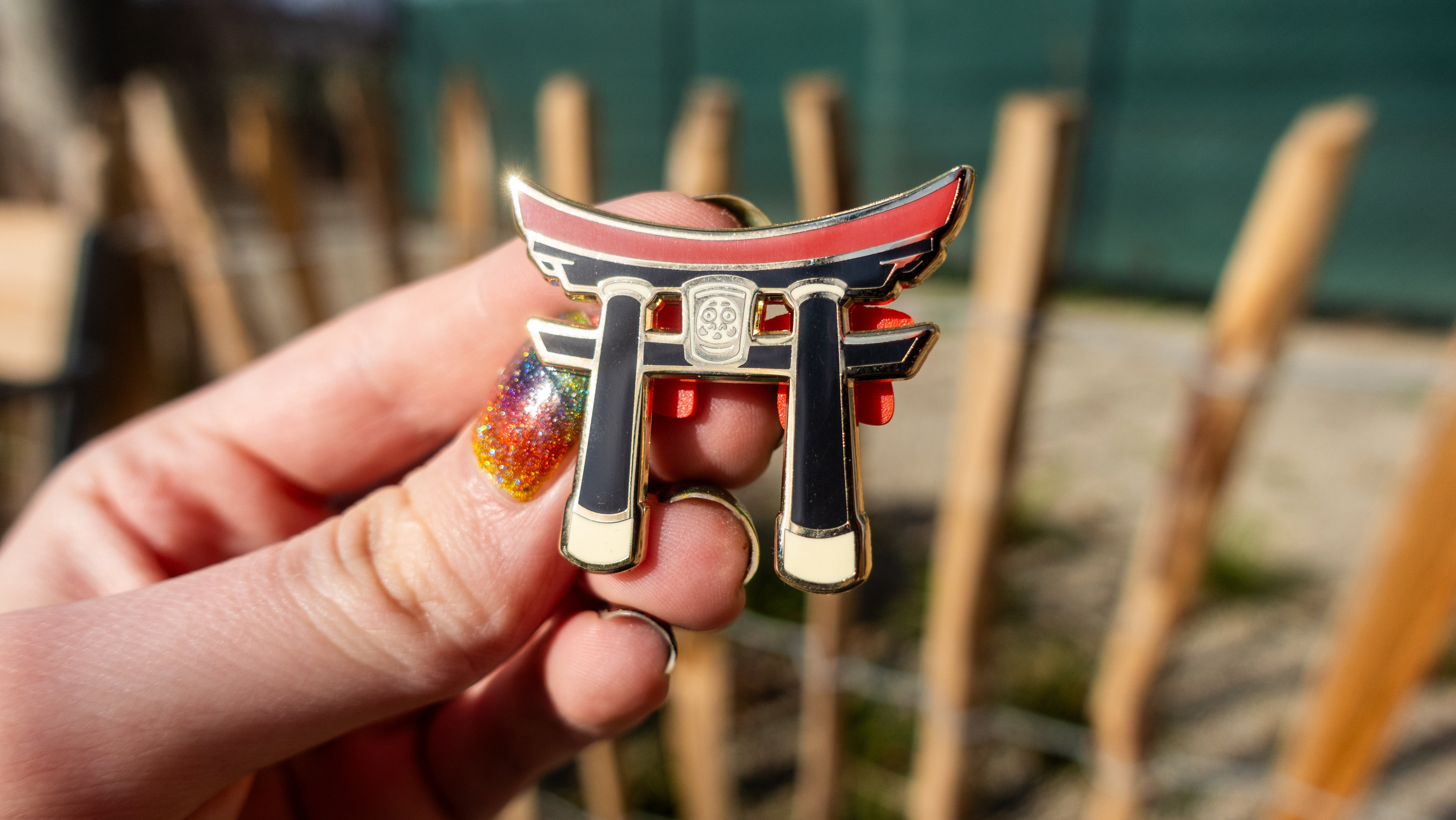 Black Tori Gate – Japanese Shrine Animals Enamel Pin – Kabujiro